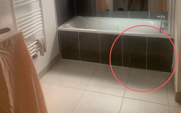 Comment Installer Une Trappe De Visite Pour Votre Baignoire : Conseils ...